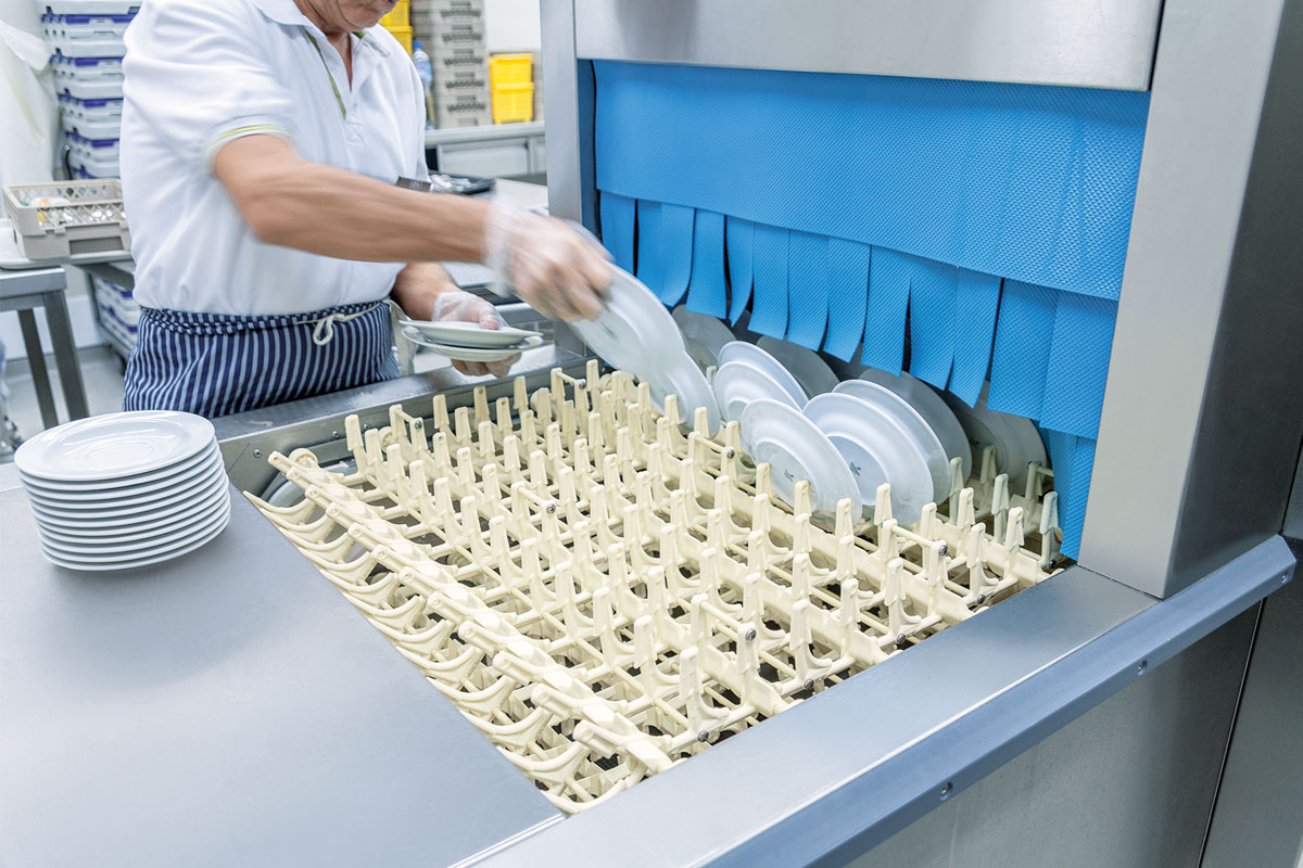 Avoid Common Mistakes With Flight-Type Dishmachines - Foodservice ...