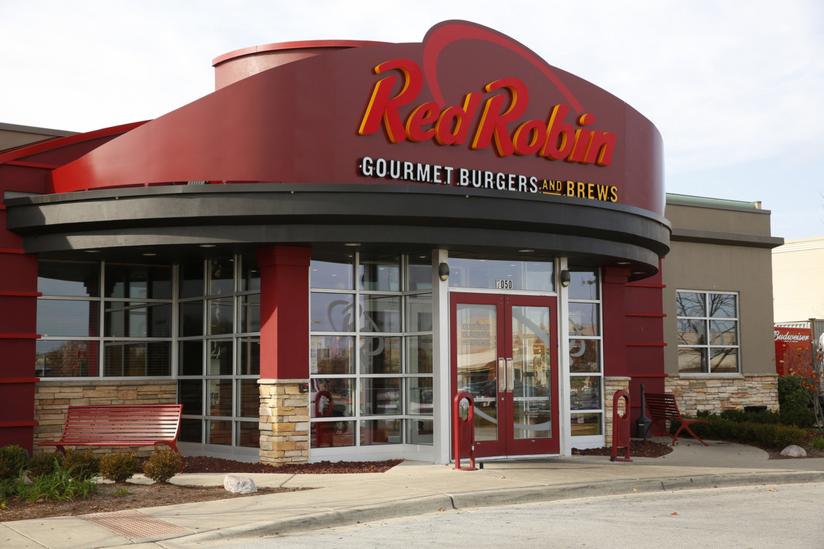 Red Robin Tests Delivery-Only Concept - Foodservice Equipment Reports ...
