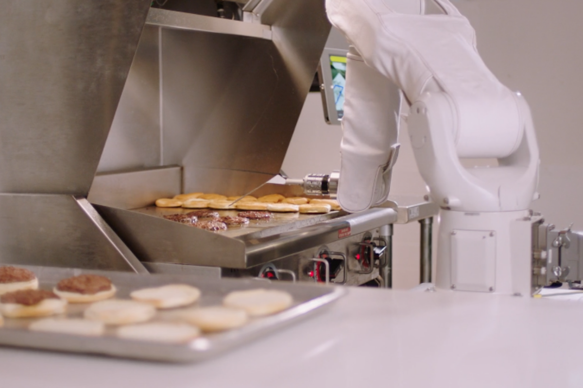 New CaliBurger Location Goes Heavy on the Tech - Foodservice Equipment ...