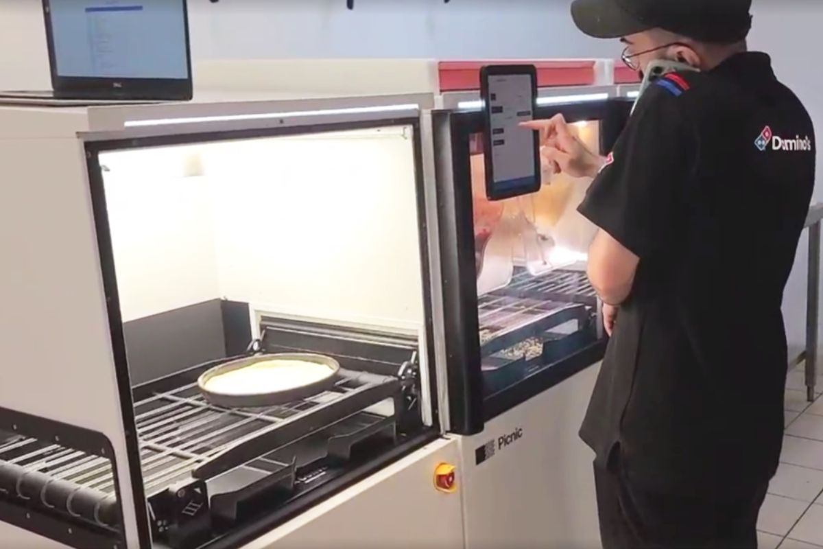 Domino’s Tests Automated Pizza Station in Berlin - Foodservice ...
