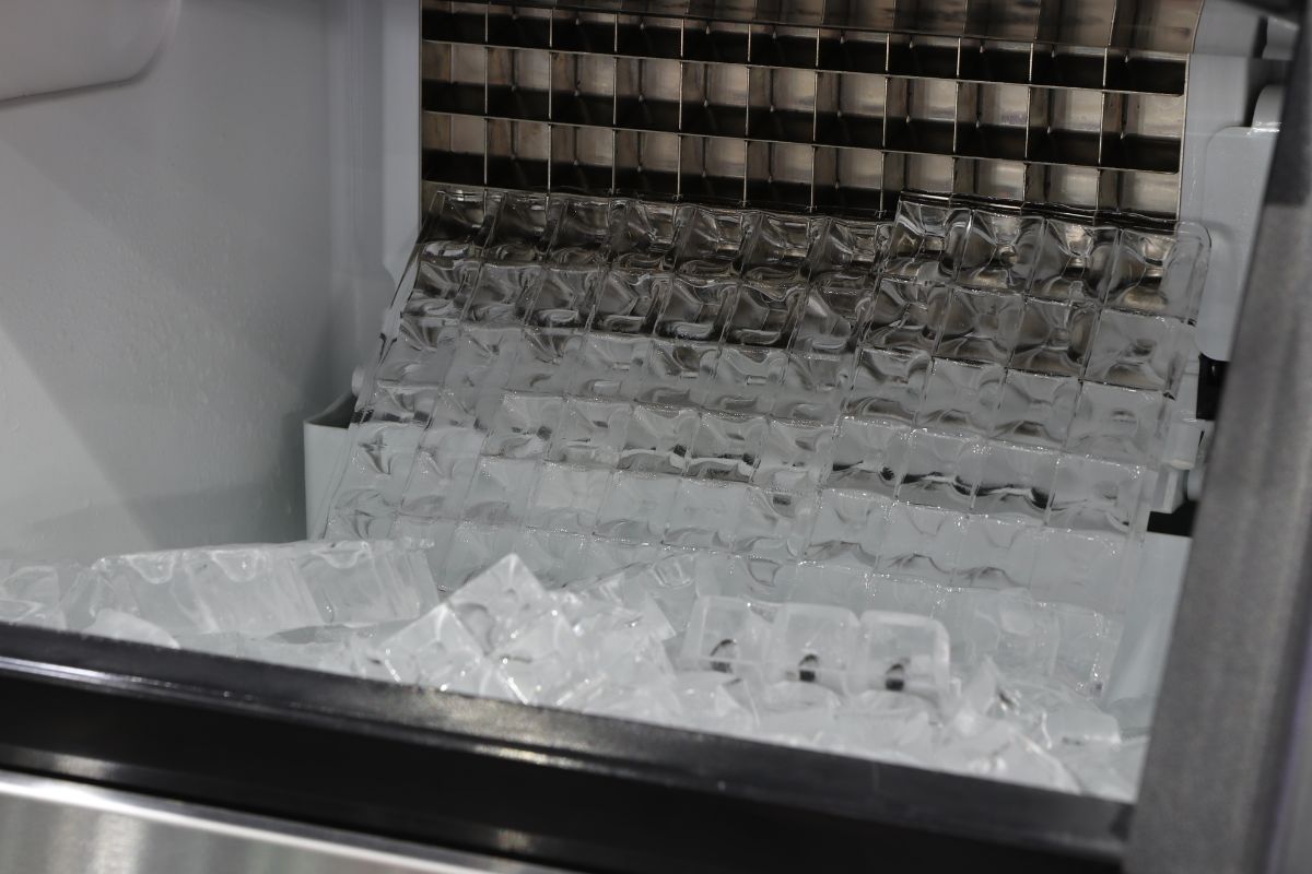 Easy Ice Makes 2 Acquisitions - Foodservice Equipment Reports Magazine