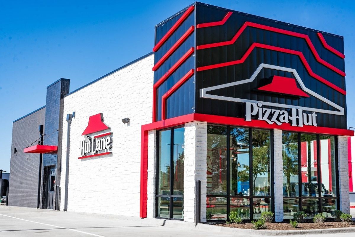 Pizza Hut Pilots New Design - Foodservice Equipment Reports Magazine